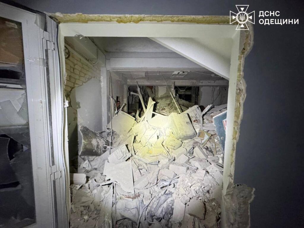 Різдво під вогнем: вночі російські окупанти знову атакували енергетику ...