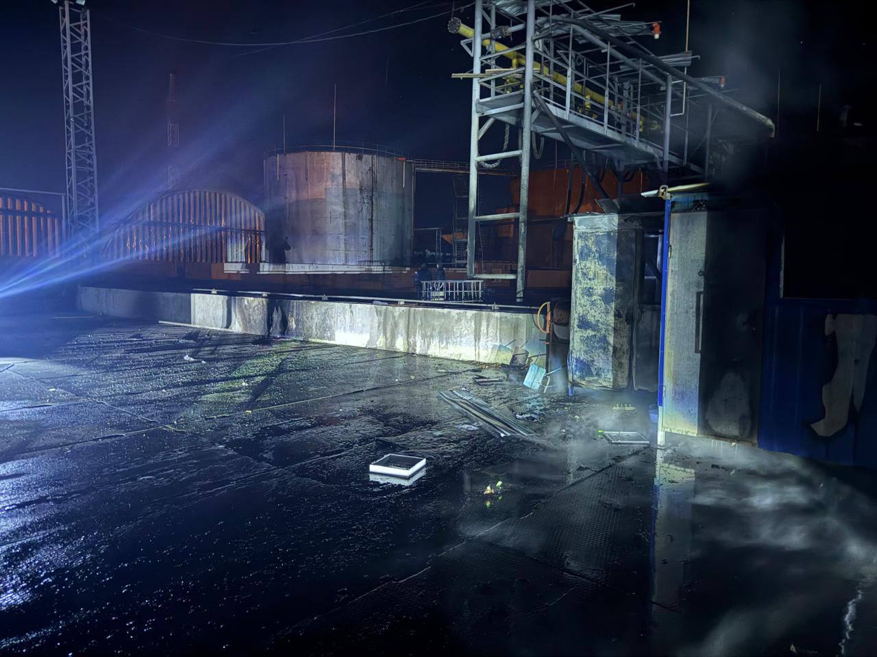 Вночі російські терористи атакували житлові будинки українців та об ...